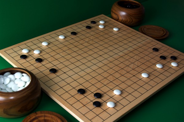 Wspieram.to: Podręcznik do gry w Go dla początkujących